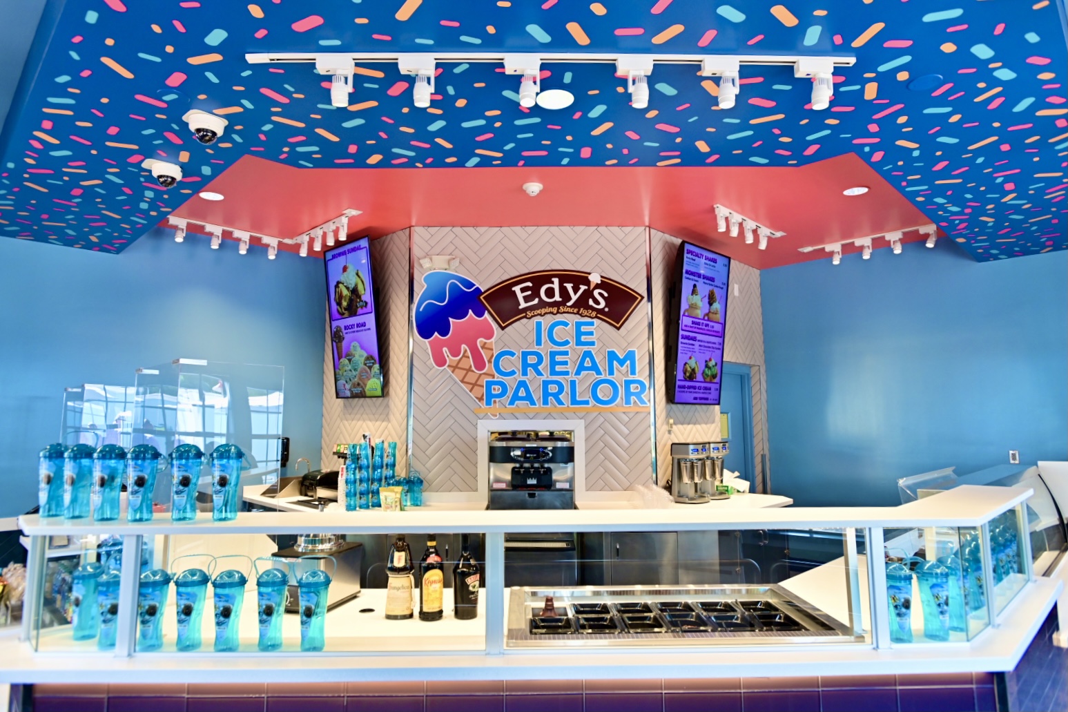 SeaWorld Orlando is a Foodie’s Delight with Spacious and Safe Dining ...